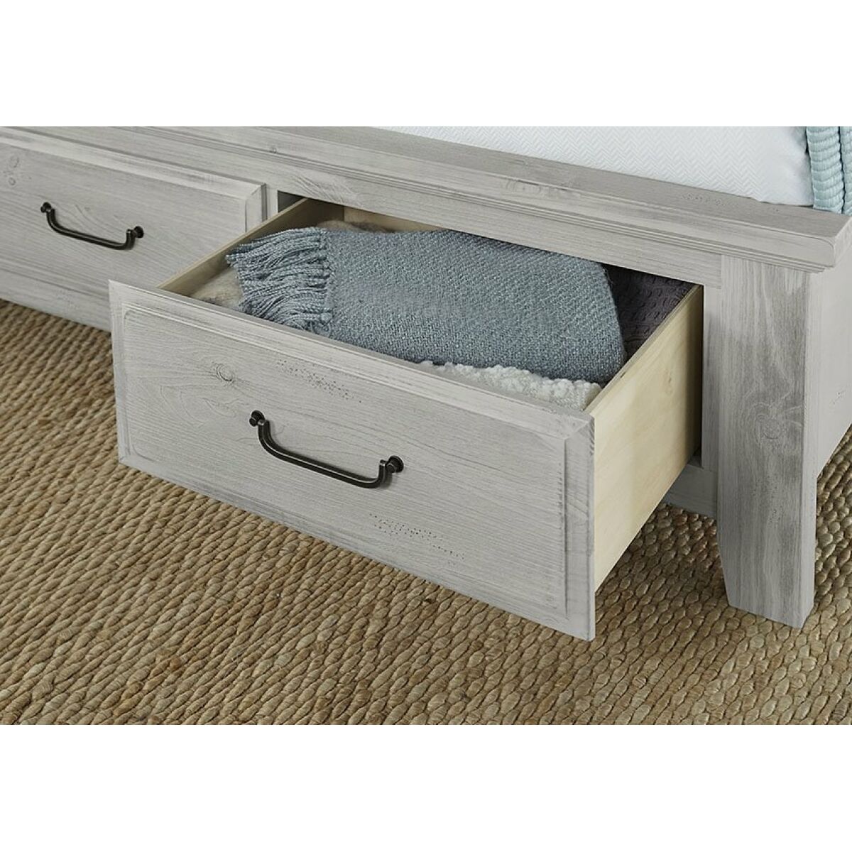 Sawmill Alabaster 2-Tone Louver Storage Bed – Slone Brothers Furniture ...